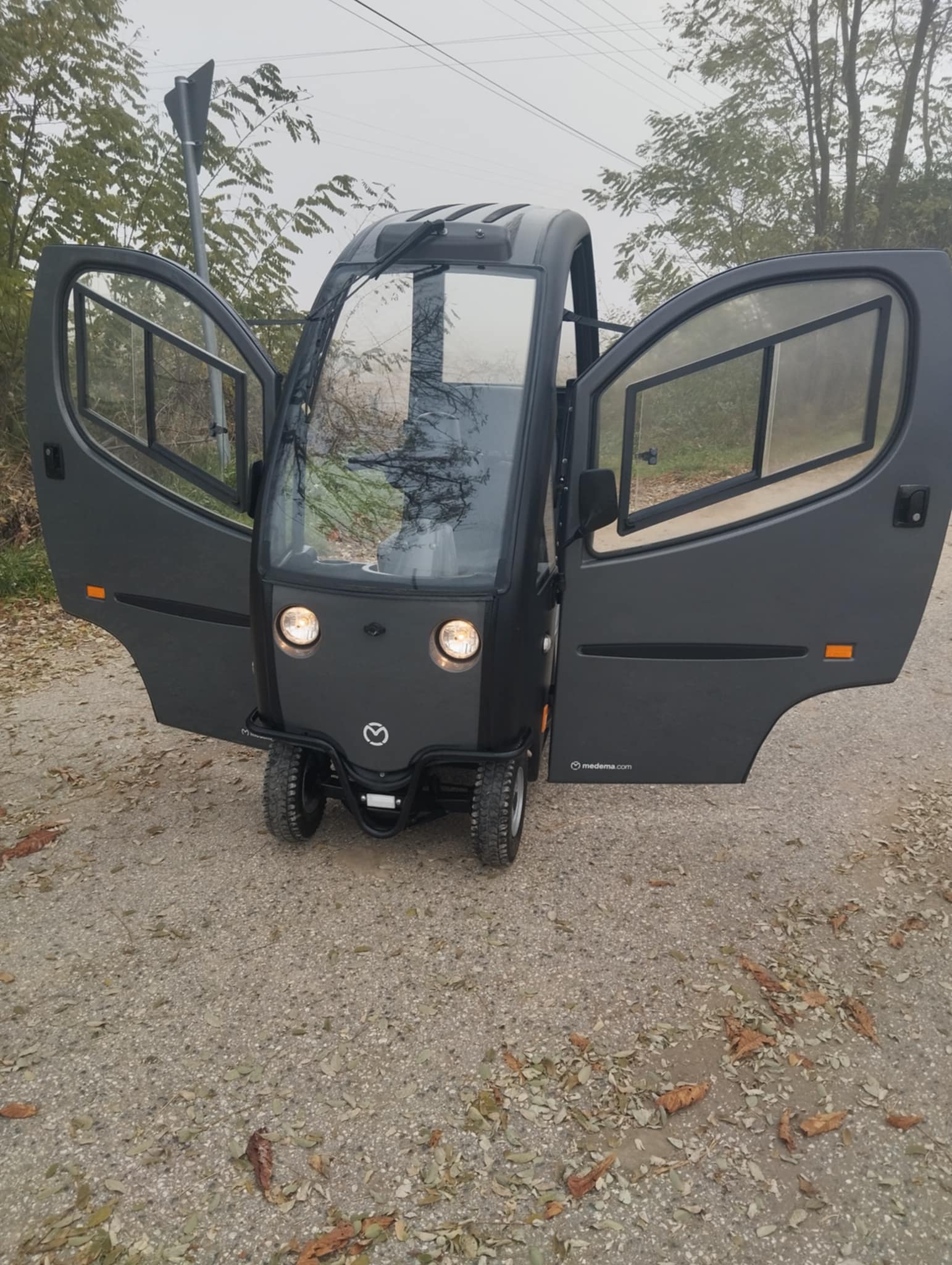 Mini Crosser Kabin M1 - Medical Moped Farm